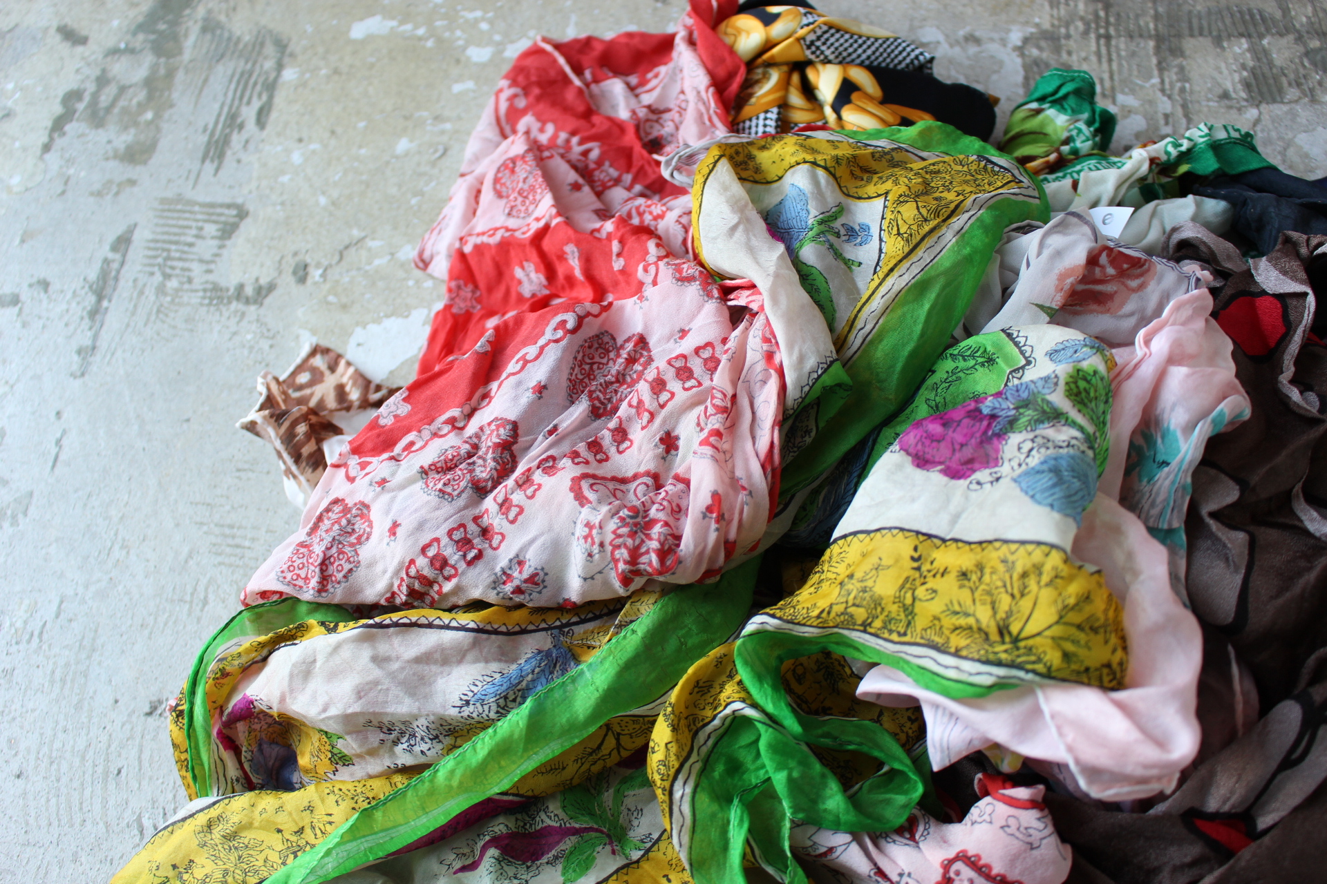 VINTAGE SCARF