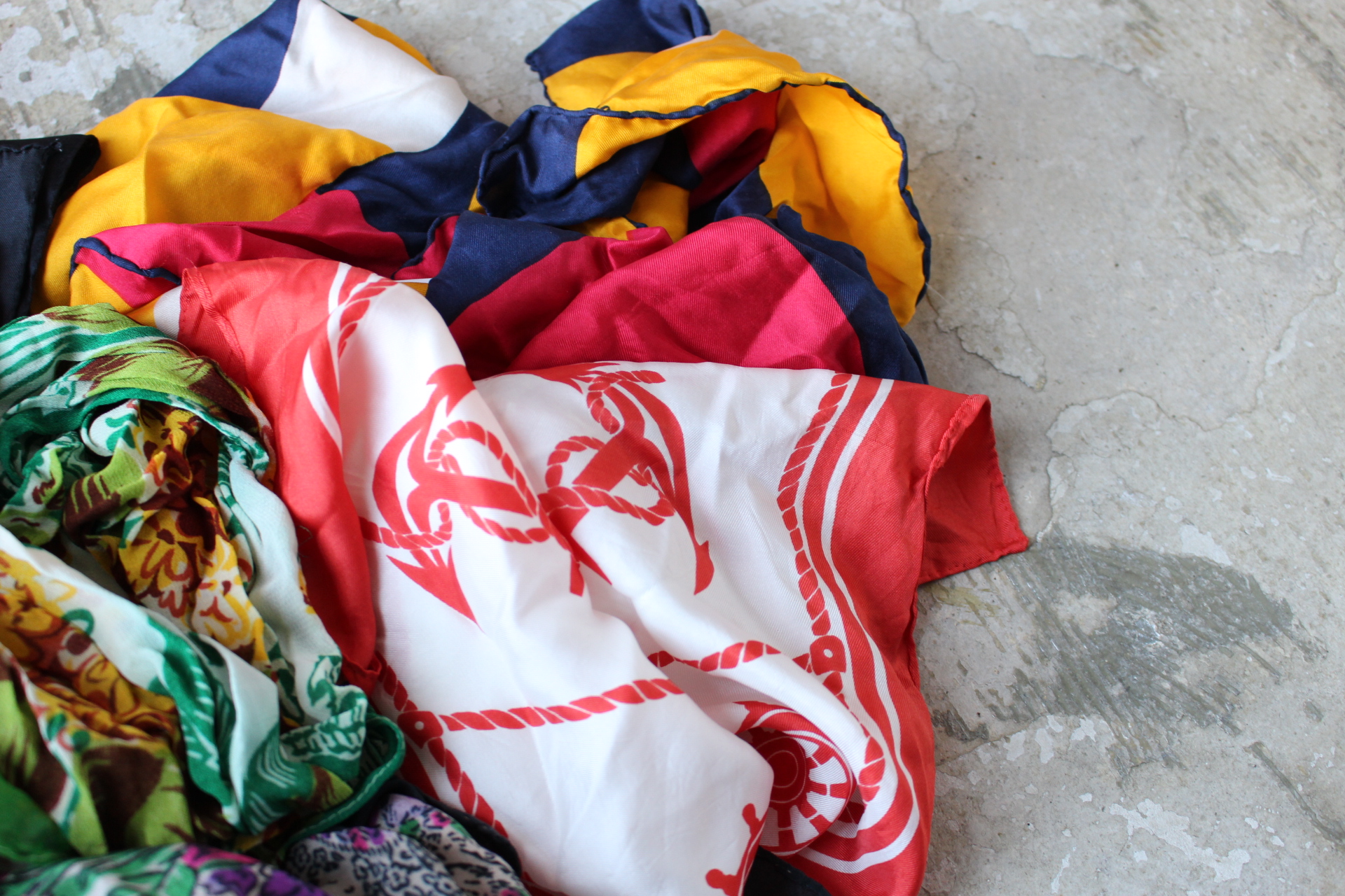 VINTAGE SCARF