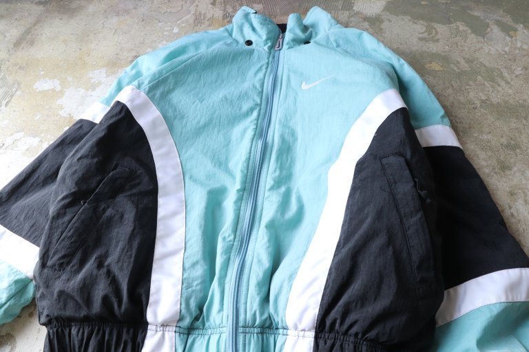 NIKE HEAVY NYLON JACKET